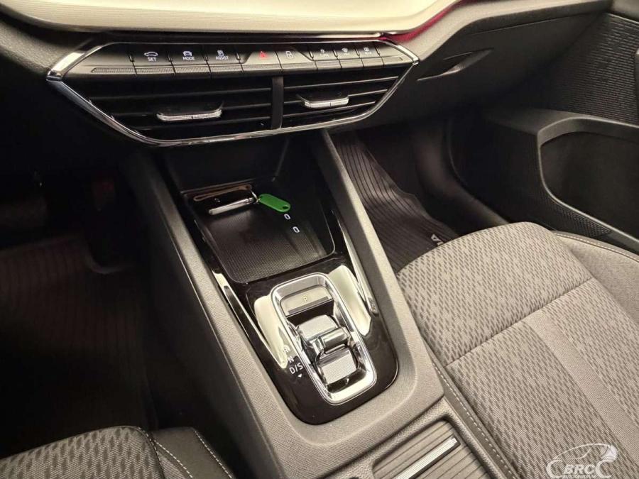 White Skoda Octavia 2023 in Vilnius, with an engine capacity of 2.00 L and mileage of 148 thousand km for 15900 €, photo 27 on AUTOMOTO.COM.LV