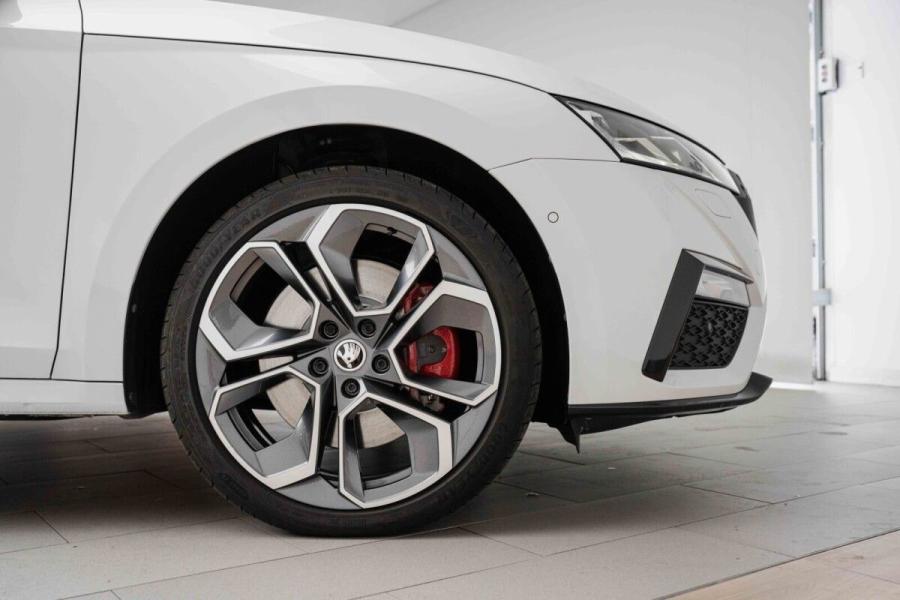 Balts Skoda Octavia 2023 Peetri, ar dzinēja tilpumu 1.40 L un nobraukumu 101 tūkst. km par 32400 €, foto 39 vietnē AUTOMOTO.COM.LV