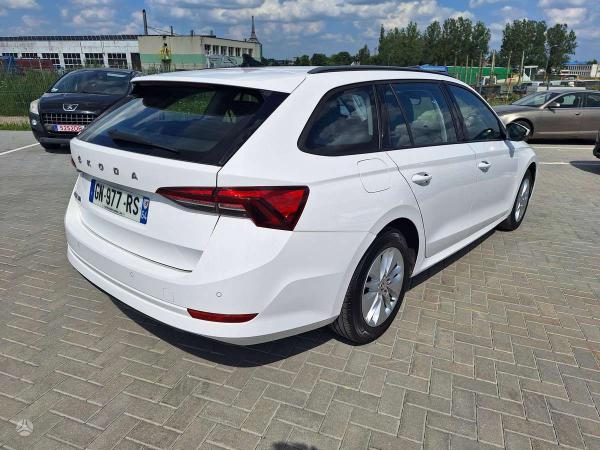 White Skoda Octavia 2023 in Taurage, with an engine capacity of 2.00 L and mileage of 191 thousand km for 12900 €, photo 5 on AUTOMOTO.COM.LV