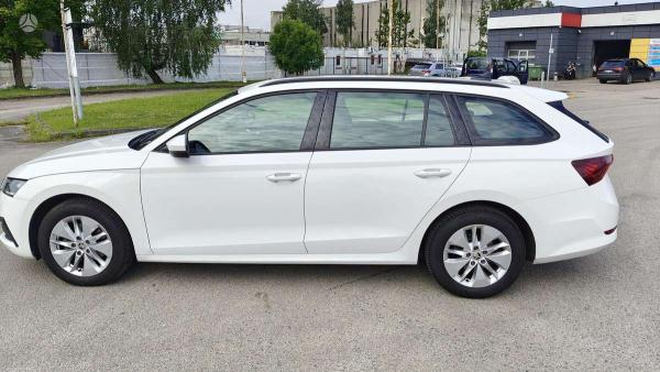 White Skoda Octavia 2023 in Kaunas, with an engine capacity of 2.00 L and mileage of 223 thousand km for 12600 €, photo 2 on AUTOMOTO.COM.LV