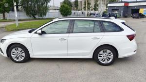 White Skoda Octavia 2023 in Kaunas, with an engine capacity of 2.00 L and mileage of 223 thousand km for 12600 €, photo 3 on AUTOMOTO.COM.LV