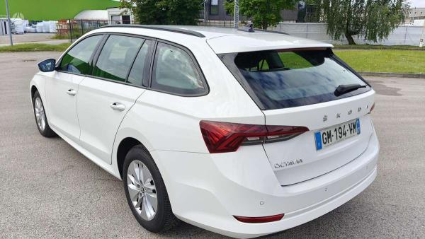White Skoda Octavia 2023 in Kaunas, with an engine capacity of 2.00 L and mileage of 223 thousand km for 12600 €, photo 3 on AUTOMOTO.COM.LV