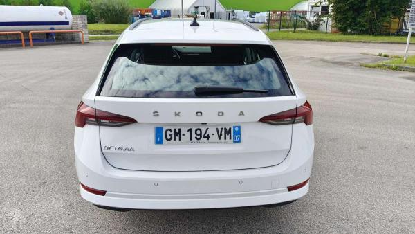 White Skoda Octavia 2023 in Kaunas, with an engine capacity of 2.00 L and mileage of 223 thousand km for 12600 €, photo 4 on AUTOMOTO.COM.LV