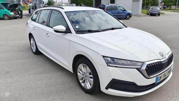 White Skoda Octavia 2023 in Kaunas, with an engine capacity of 2.00 L and mileage of 223 thousand km for 12600 €, photo 7 on AUTOMOTO.COM.LV