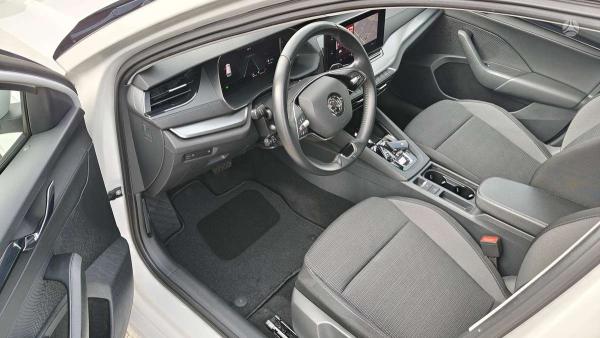 White Skoda Octavia 2023 in Kaunas, with an engine capacity of 2.00 L and mileage of 223 thousand km for 12600 €, photo 9 on AUTOMOTO.COM.LV