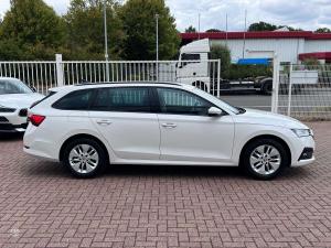 White Skoda Octavia 2023 in Vilnius, with an engine capacity of 1.50 L and mileage of 64 thousand km for 22990 €, photo 8 on AUTOMOTO.COM.LV