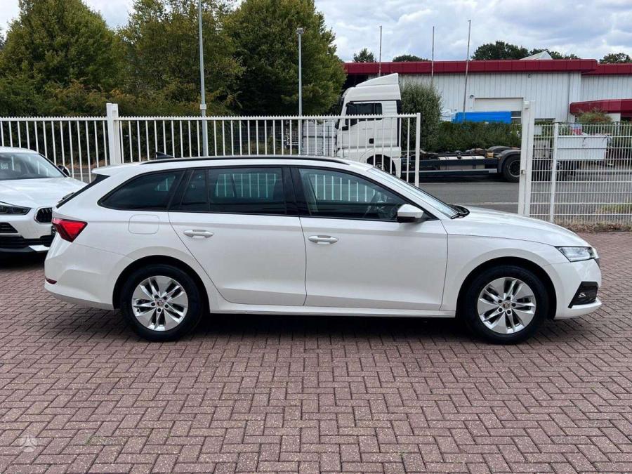 White Skoda Octavia 2023 in Vilnius, with an engine capacity of 1.50 L and mileage of 64 thousand km for 22990 €, photo 8 on AUTOMOTO.COM.LV