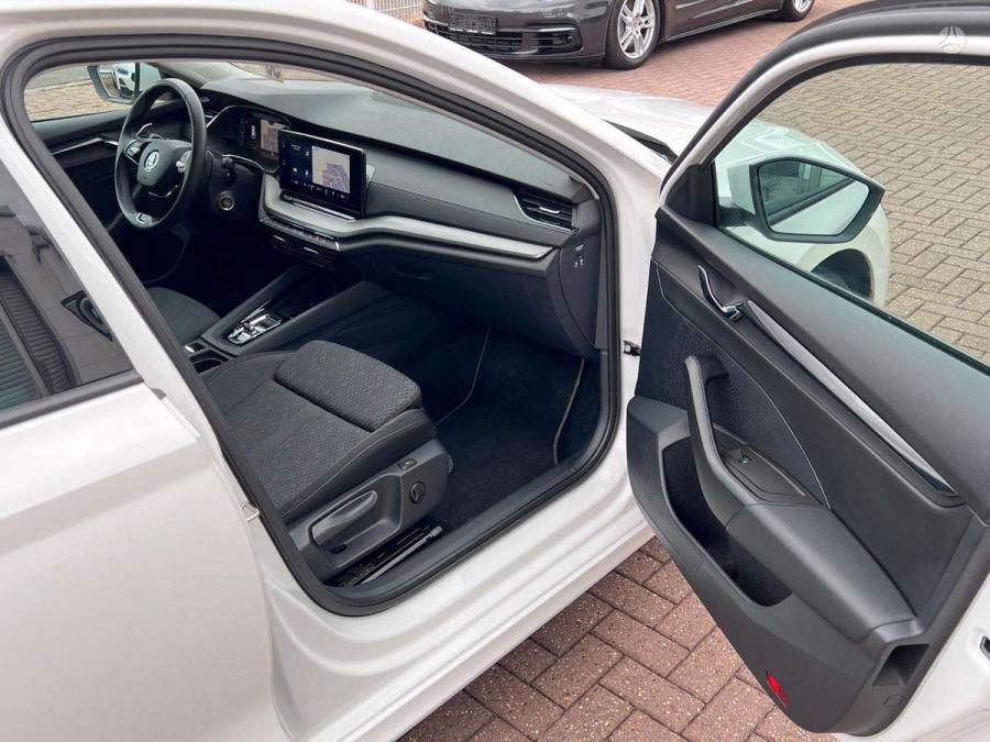 White Skoda Octavia 2023 in Vilnius, with an engine capacity of 1.50 L and mileage of 64 thousand km for 22990 €, photo 30 on AUTOMOTO.COM.LV