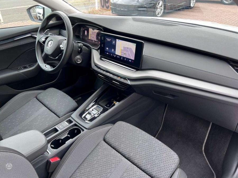 White Skoda Octavia 2023 in Vilnius, with an engine capacity of 1.50 L and mileage of 64 thousand km for 22990 €, photo 31 on AUTOMOTO.COM.LV