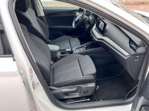 White Skoda Octavia 2023 in Vilnius, with an engine capacity of 1.50 L and mileage of 64 thousand km for 22990 €, photo 32 on AUTOMOTO.COM.LV
