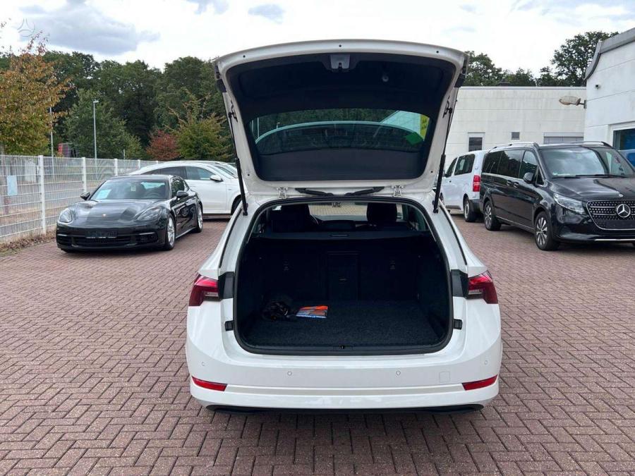 White Skoda Octavia 2023 in Vilnius, with an engine capacity of 1.50 L and mileage of 64 thousand km for 22990 €, photo 33 on AUTOMOTO.COM.LV