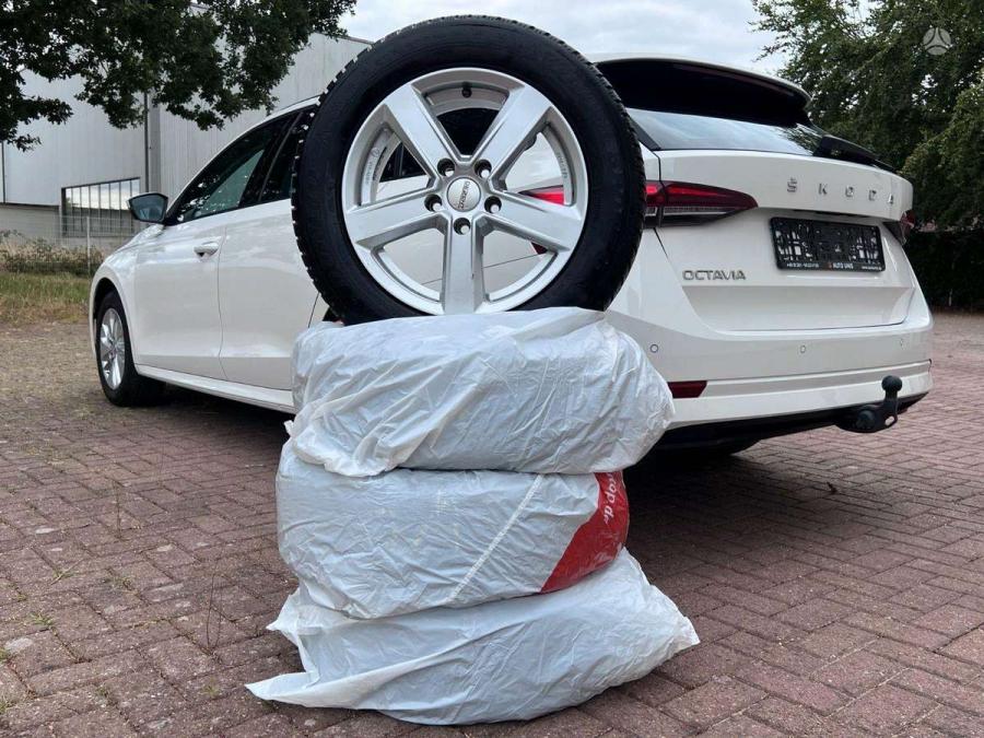 White Skoda Octavia 2023 in Vilnius, with an engine capacity of 1.50 L and mileage of 64 thousand km for 22990 €, photo 35 on AUTOMOTO.COM.LV