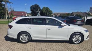 White Skoda Octavia 2023 in Prienai, with an engine capacity of 1.97 L and mileage of 197 thousand km for 13799 €, photo 5 on AUTOMOTO.COM.LV