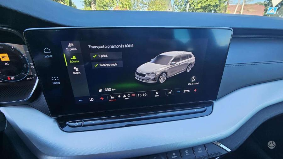 White Skoda Octavia 2023 in Prienai, with an engine capacity of 1.97 L and mileage of 197 thousand km for 13799 €, photo 19 on AUTOMOTO.COM.LV