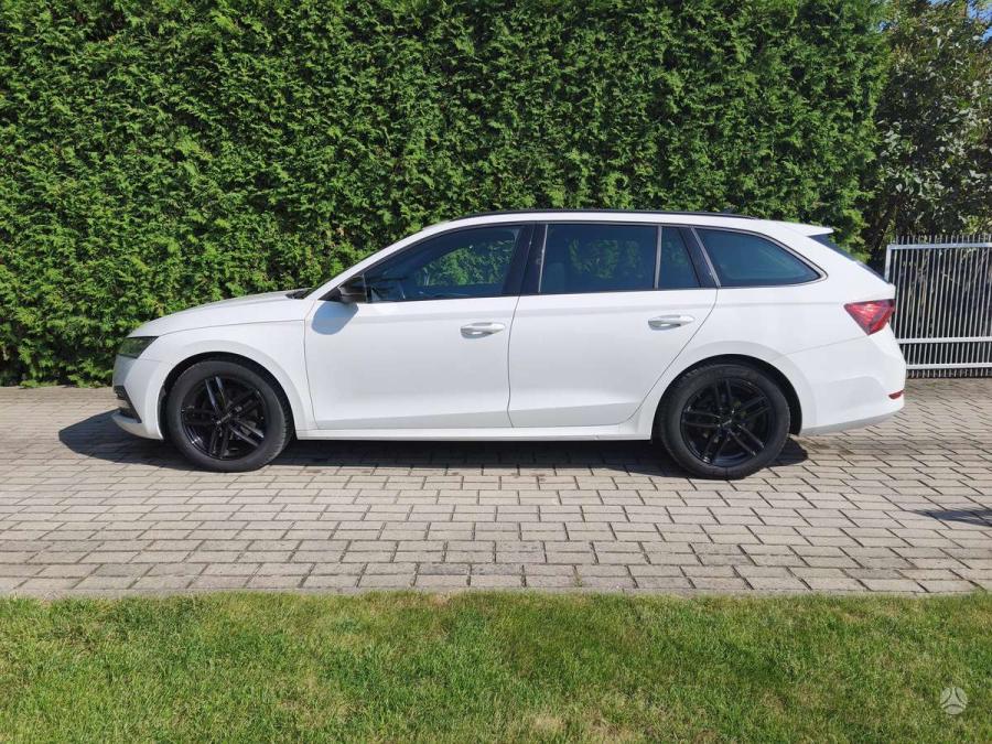 White Skoda Octavia 2023 in Kalvarija, with an engine capacity of 1.50 L and mileage of 135 thousand km for 16396 €, photo 3 on AUTOMOTO.COM.LV