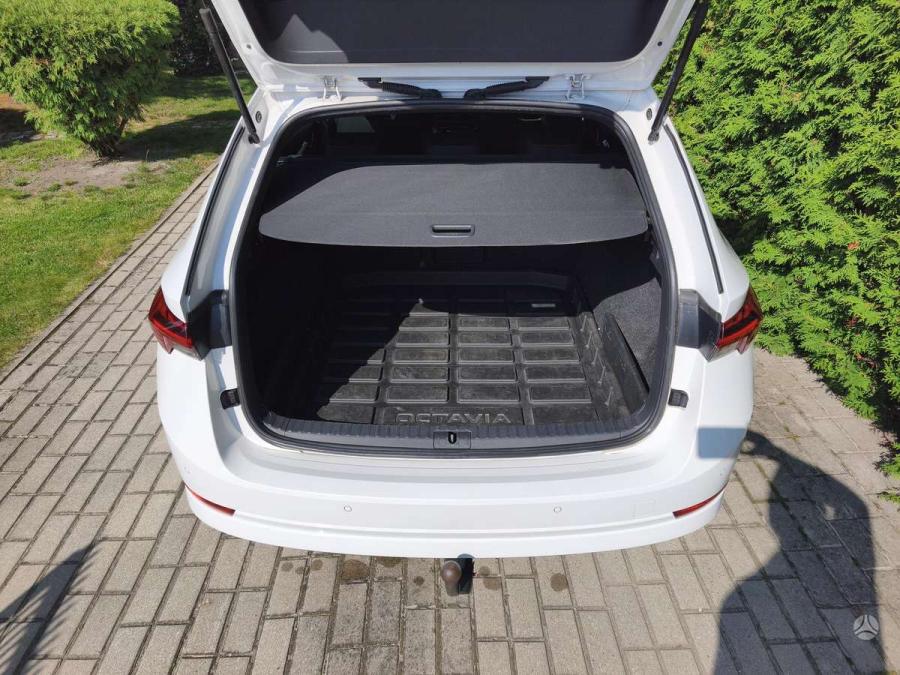 White Skoda Octavia 2023 in Kalvarija, with an engine capacity of 1.50 L and mileage of 135 thousand km for 16396 €, photo 11 on AUTOMOTO.COM.LV