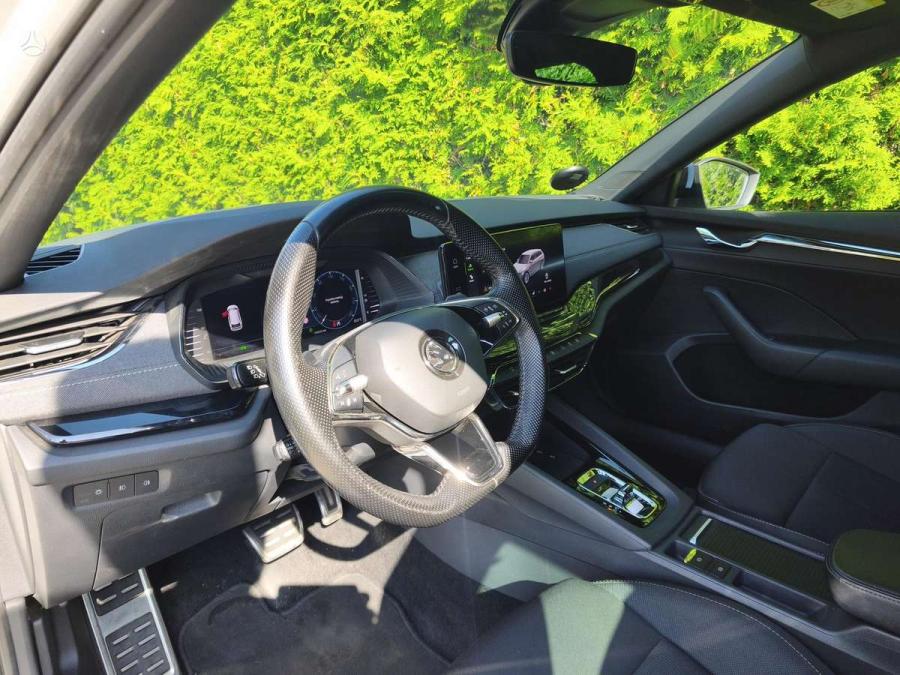 White Skoda Octavia 2023 in Kalvarija, with an engine capacity of 1.50 L and mileage of 135 thousand km for 16396 €, photo 13 on AUTOMOTO.COM.LV