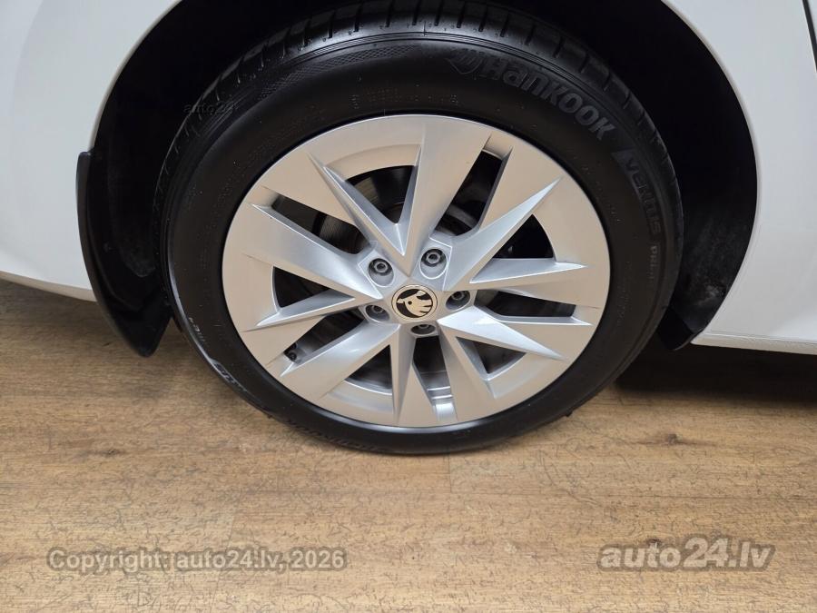 Balts Skoda Octavia 2023 Tallina, ar dzinēja tilpumu 1.50 L un nobraukumu 152 tūkst. km par 16400 €, foto 23 vietnē AUTOMOTO.COM.LV