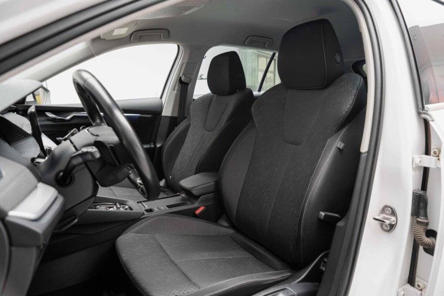 White Skoda Octavia 2023 in Peetri, with an engine capacity of 2.00 L and mileage of 92 thousand km for 21750 €, photo 9 on AUTOMOTO.COM.LV
