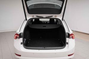 White Skoda Octavia 2023 in Peetri, with an engine capacity of 2.00 L and mileage of 92 thousand km for 21750 €, photo 10 on AUTOMOTO.COM.LV