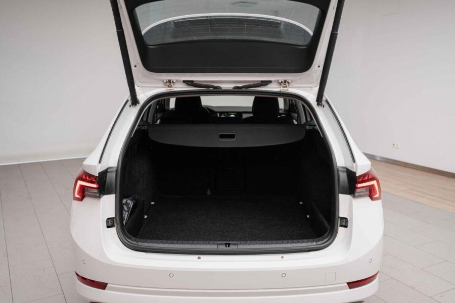White Skoda Octavia 2023 in Peetri, with an engine capacity of 2.00 L and mileage of 92 thousand km for 21750 €, photo 10 on AUTOMOTO.COM.LV