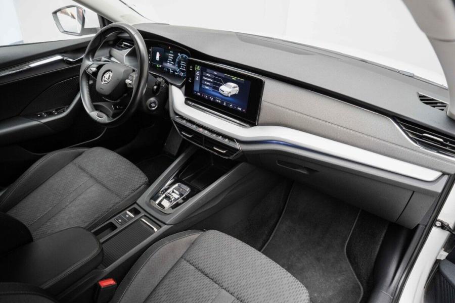 White Skoda Octavia 2023 in Peetri, with an engine capacity of 2.00 L and mileage of 92 thousand km for 21750 €, photo 14 on AUTOMOTO.COM.LV