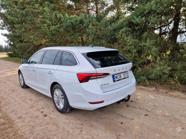 White Skoda Octavia 2023 in Kaunas, with an engine capacity of 1.50 L and mileage of 113 thousand km for 14500 €, photo 4 on AUTOMOTO.COM.LV