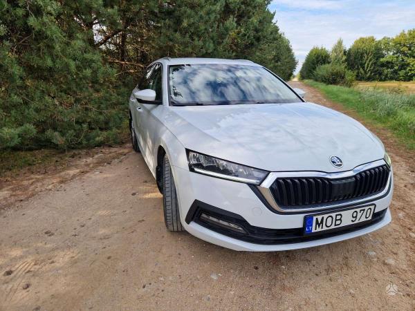 White Skoda Octavia 2023 in Kaunas, with an engine capacity of 1.50 L and mileage of 113 thousand km for 14500 €, photo 5 on AUTOMOTO.COM.LV