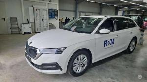 Белый Шкода Октавия 2023 в Вильнюс, объемом двигателя 1.50 л и пробегом 95 тыс. км за 18335 €, фото 4 на AUTOMOTO.COM.LV