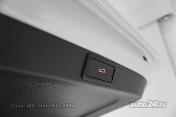 White Skoda Octavia 2024 in Tallinn, with an engine capacity of 2.00 L and mileage of 38 thousand km for 35900 €, photo 8 on AUTOMOTO.COM.LV