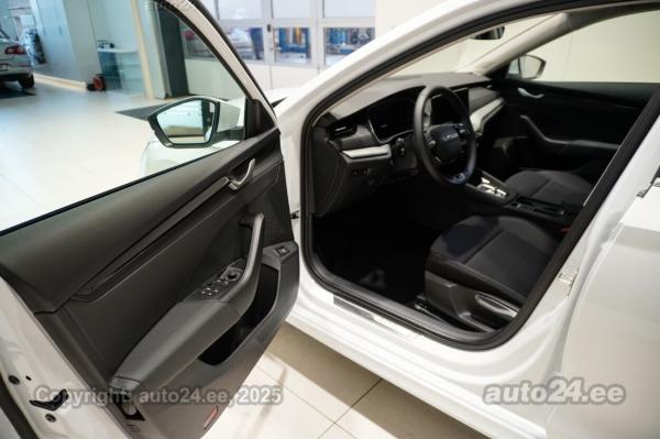 Balts Skoda Octavia 2025 Tallina, ar dzinēja tilpumu 1.50 L un nobraukumu 6 tūkst. km par 28500 €, foto 11 vietnē AUTOMOTO.COM.LV