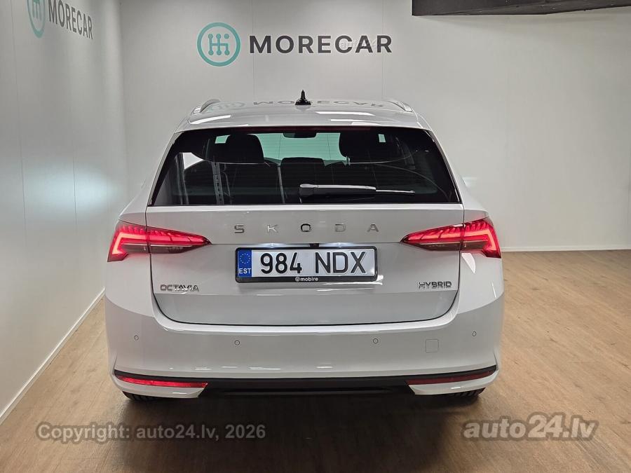 Balts Skoda Octavia 2025 Tallina, ar dzinēja tilpumu 1.50 L un nobraukumu 14 tūkst. km par 26900 €, foto 6 vietnē AUTOMOTO.COM.LV