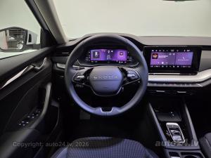 Balts Skoda Octavia 2025 Tallina, ar dzinēja tilpumu 1.50 L un nobraukumu 14 tūkst. km par 26900 €, foto 15 vietnē AUTOMOTO.COM.LV