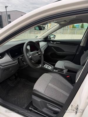 White Skoda Octavia 2025 in Tallinn, with an engine capacity of 2.00 L and mileage of 9 thousand km for 29900 €, photo 6 on AUTOMOTO.COM.LV