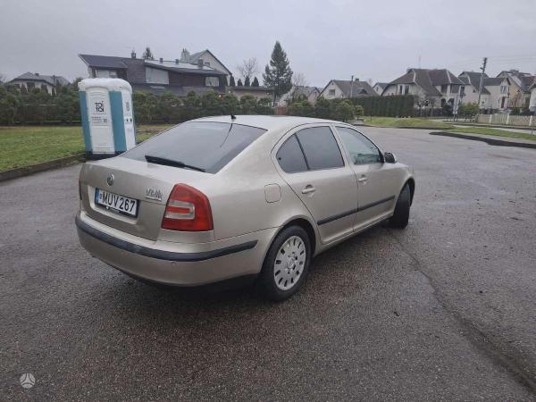 Dzeltens Skoda Octavia 2005 Alīta, ar dzinēja tilpumu 1.97 L un nobraukumu 308 tūkst. km par 1900 €, foto 2 vietnē AUTOMOTO.COM.LV