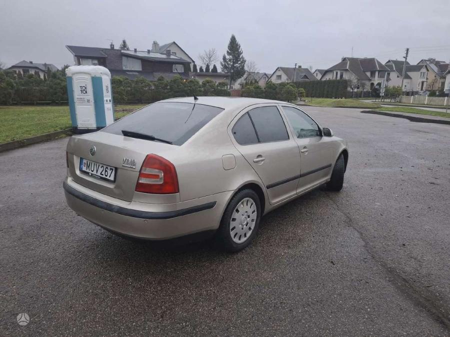 Dzeltens Skoda Octavia 2005 Alīta, ar dzinēja tilpumu 1.97 L un nobraukumu 308 tūkst. km par 1900 €, foto 2 vietnē AUTOMOTO.COM.LV