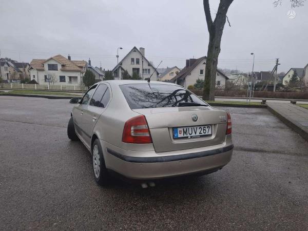 Dzeltens Skoda Octavia 2005 Alīta, ar dzinēja tilpumu 1.97 L un nobraukumu 308 tūkst. km par 1900 €, foto 3 vietnē AUTOMOTO.COM.LV