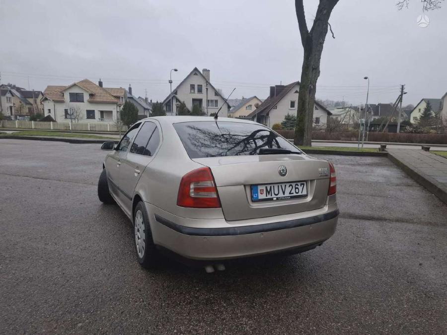 Dzeltens Skoda Octavia 2005 Alīta, ar dzinēja tilpumu 1.97 L un nobraukumu 308 tūkst. km par 1900 €, foto 3 vietnē AUTOMOTO.COM.LV