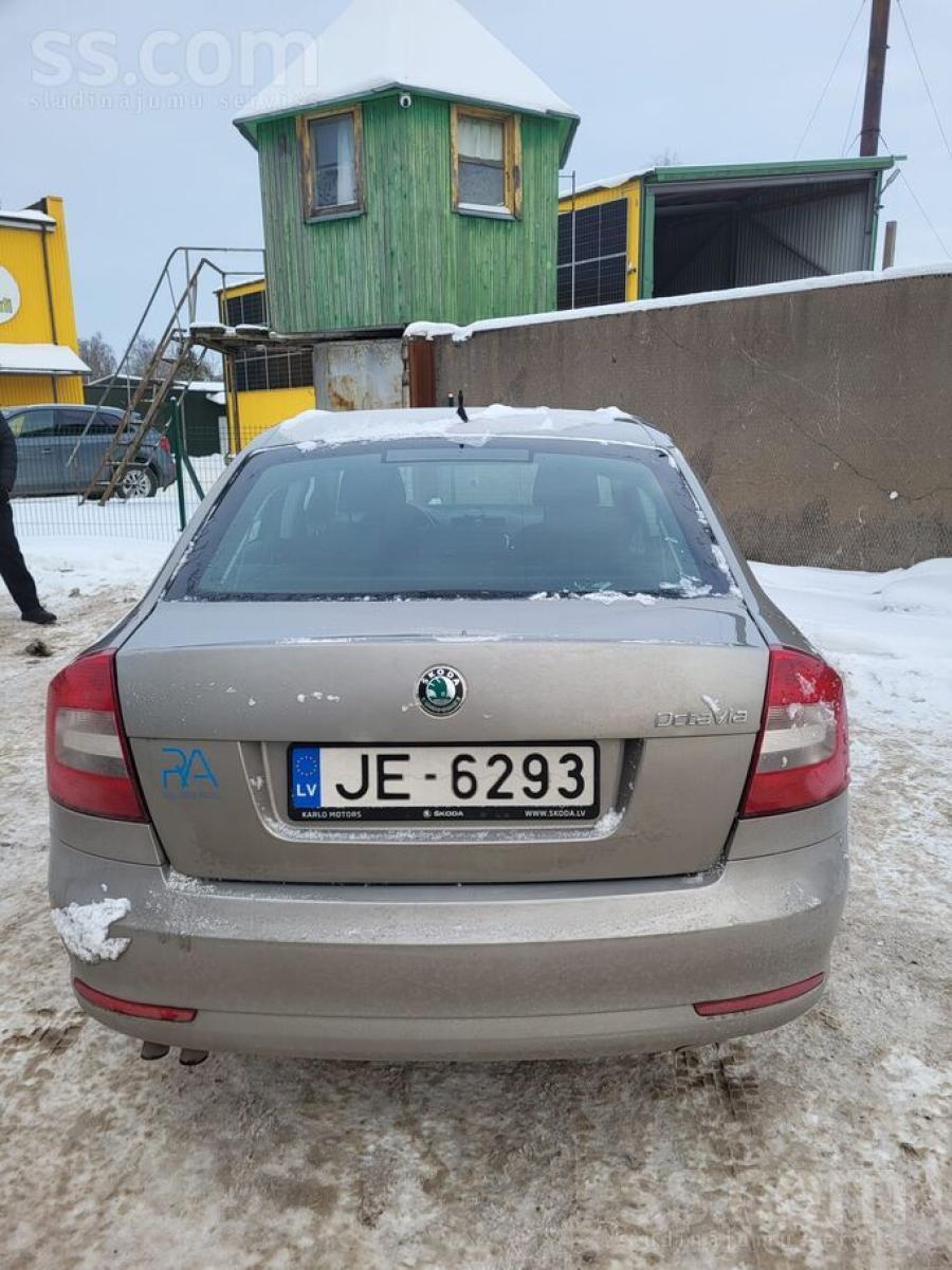 Yellow Skoda Octavia 2010 in Jekabpils, with an engine capacity of 1.90 L and mileage of 348 thousand km for 2500 €, photo 3 on AUTOMOTO.COM.LV