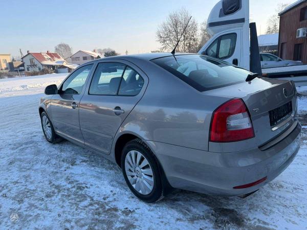Dzeltens Skoda Octavia 2010 Marijampole, ar dzinēja tilpumu 1.60 L un nobraukumu 278 tūkst. km par 3950 €, foto 4 vietnē AUTOMOTO.COM.LV