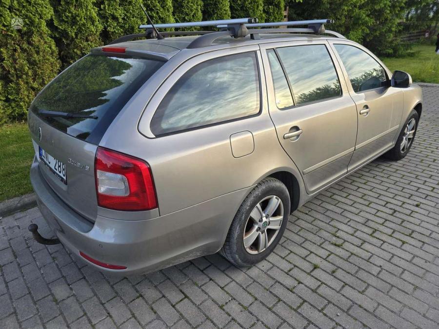 Dzeltens Skoda Octavia 2011 Klaipėda, ar dzinēja tilpumu 1.60 L un nobraukumu 295 tūkst. km par 1980 €, foto 3 vietnē AUTOMOTO.COM.LV