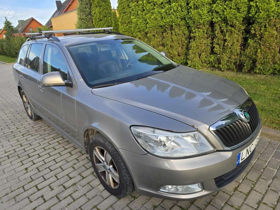 Dzeltens Skoda Octavia 2011 Klaipėda, ar dzinēja tilpumu 1.60 L un nobraukumu 295 tūkst. km par 1980 €, foto 4 vietnē AUTOMOTO.COM.LV