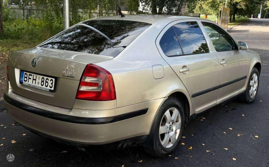 Yellow Skoda Octavia 2005 in Vilnius, with an engine capacity of 1.90 L and mileage of 370 thousand km for 799 €, photo 5 on AUTOMOTO.COM.LV