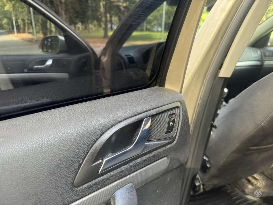 Yellow Skoda Octavia 2005 in Vilnius, with an engine capacity of 1.90 L and mileage of 370 thousand km for 799 €, photo 11 on AUTOMOTO.COM.LV