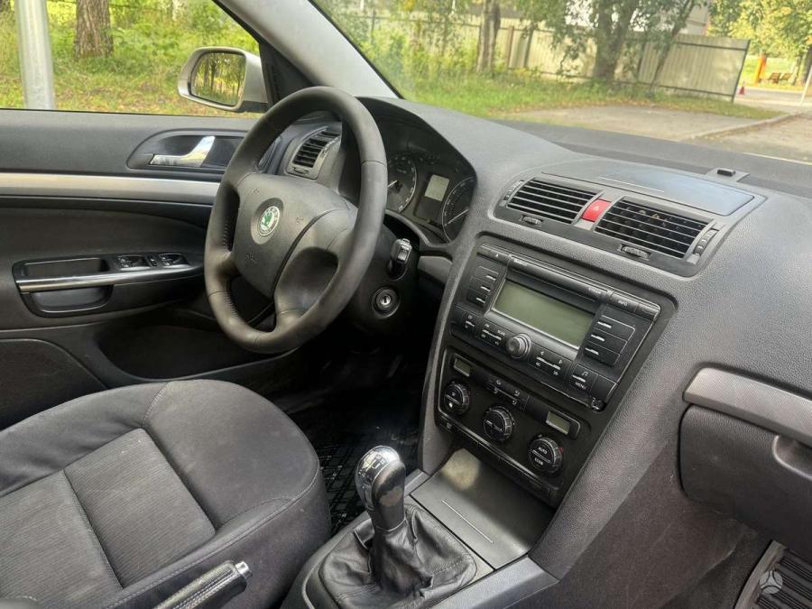 Yellow Skoda Octavia 2005 in Vilnius, with an engine capacity of 1.90 L and mileage of 370 thousand km for 799 €, photo 14 on AUTOMOTO.COM.LV