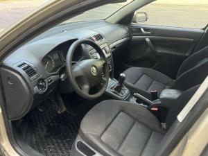 Yellow Skoda Octavia 2005 in Vilnius, with an engine capacity of 1.90 L and mileage of 370 thousand km for 799 €, photo 15 on AUTOMOTO.COM.LV