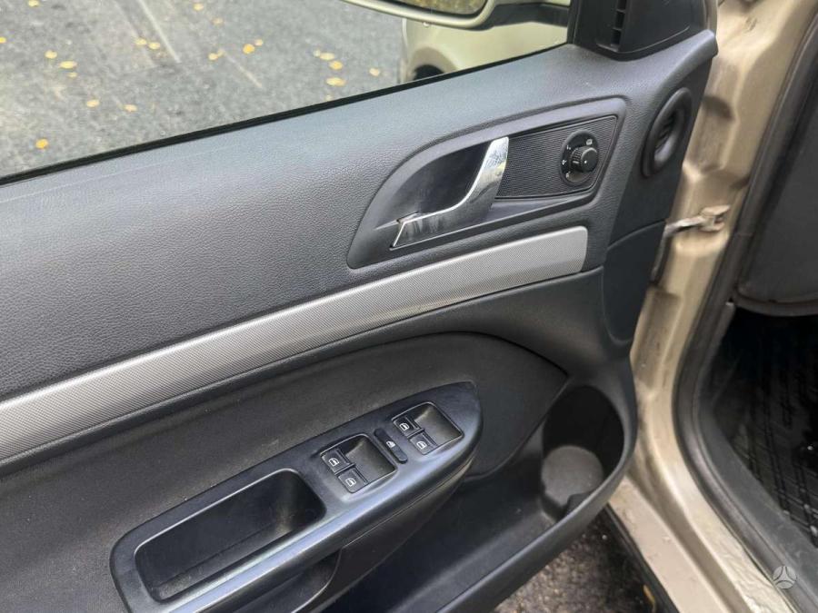 Yellow Skoda Octavia 2005 in Vilnius, with an engine capacity of 1.90 L and mileage of 370 thousand km for 799 €, photo 16 on AUTOMOTO.COM.LV