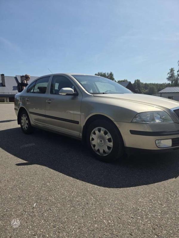 Yellow Skoda Octavia 2006 in Vilnius, with an engine capacity of 1.90 L and mileage of 201 thousand km for 1600 €, photo 2 on AUTOMOTO.COM.LV