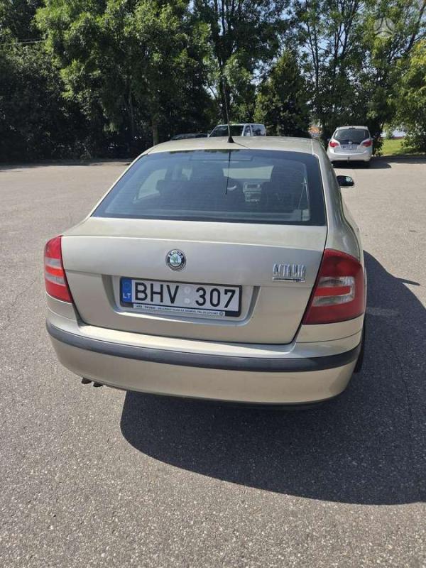 Yellow Skoda Octavia 2006 in Vilnius, with an engine capacity of 1.90 L and mileage of 201 thousand km for 1600 €, photo 3 on AUTOMOTO.COM.LV