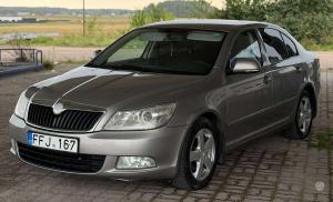 Yellow Skoda Octavia 2009 in Vilnius, with an engine capacity of 1.90 L and mileage of 450 thousand km for 1150 €, photo  on AUTOMOTO.COM.LV